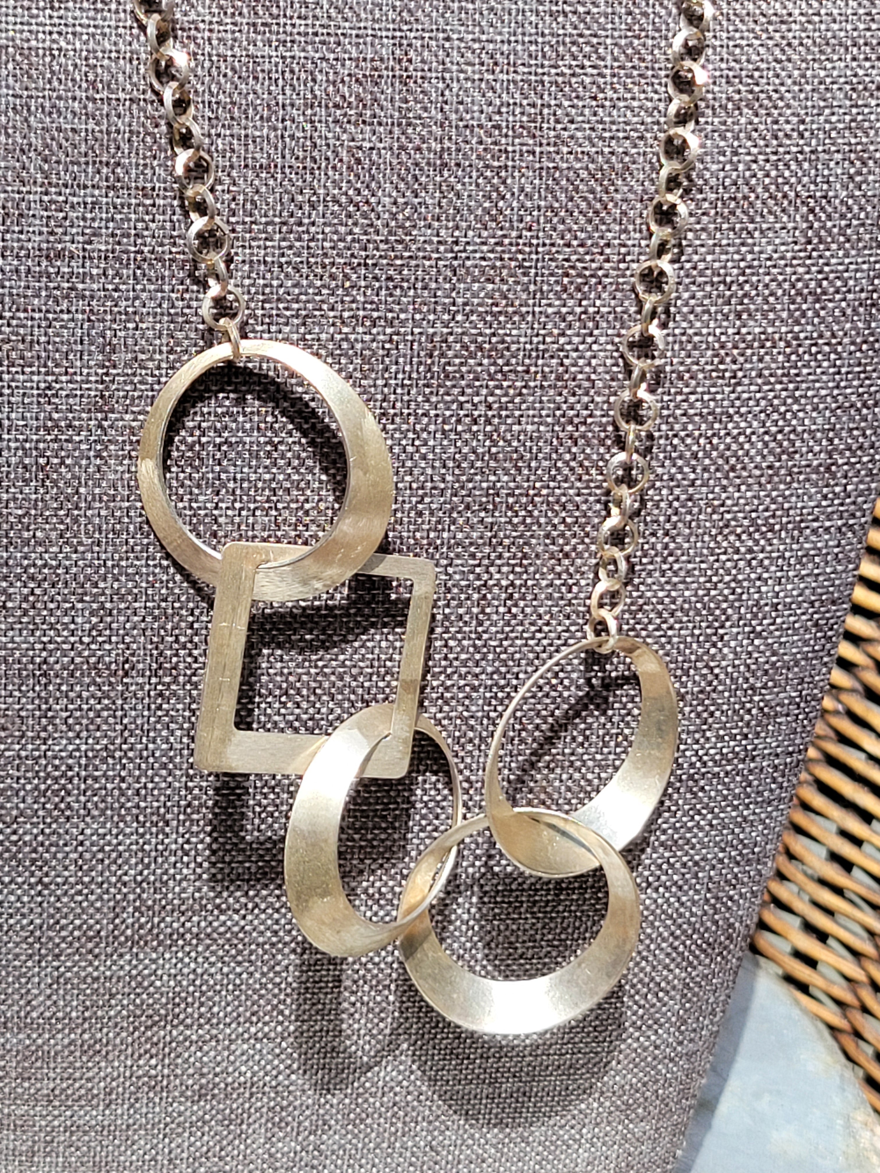 Loops ⚭ – Sara Montgomery Designs